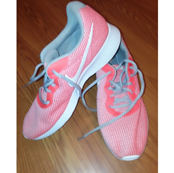 Nike | Shoes | Sz5 Mens Nike Tanjun University Red | Poshmark